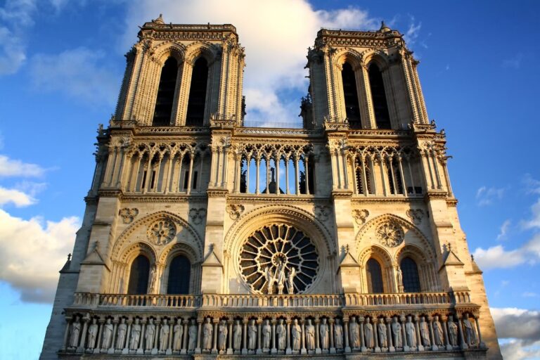 Notre Dame in Parijs opent opnieuw haar deuren voor bezoekers - Travel Like A Pro